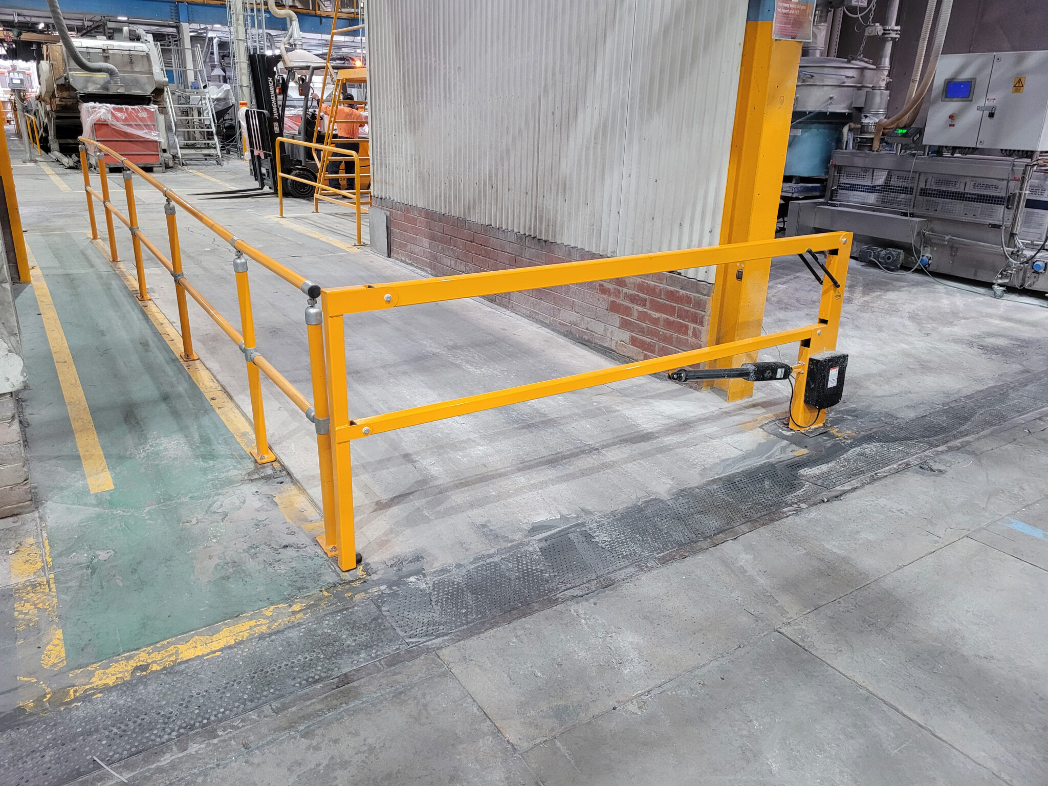 Dock Safety Gates for Loading Docks - Verge Dock-PRO™